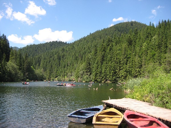 8 martie la Lacu Rosu si la Manastirile din Neamt | Centrul de ...