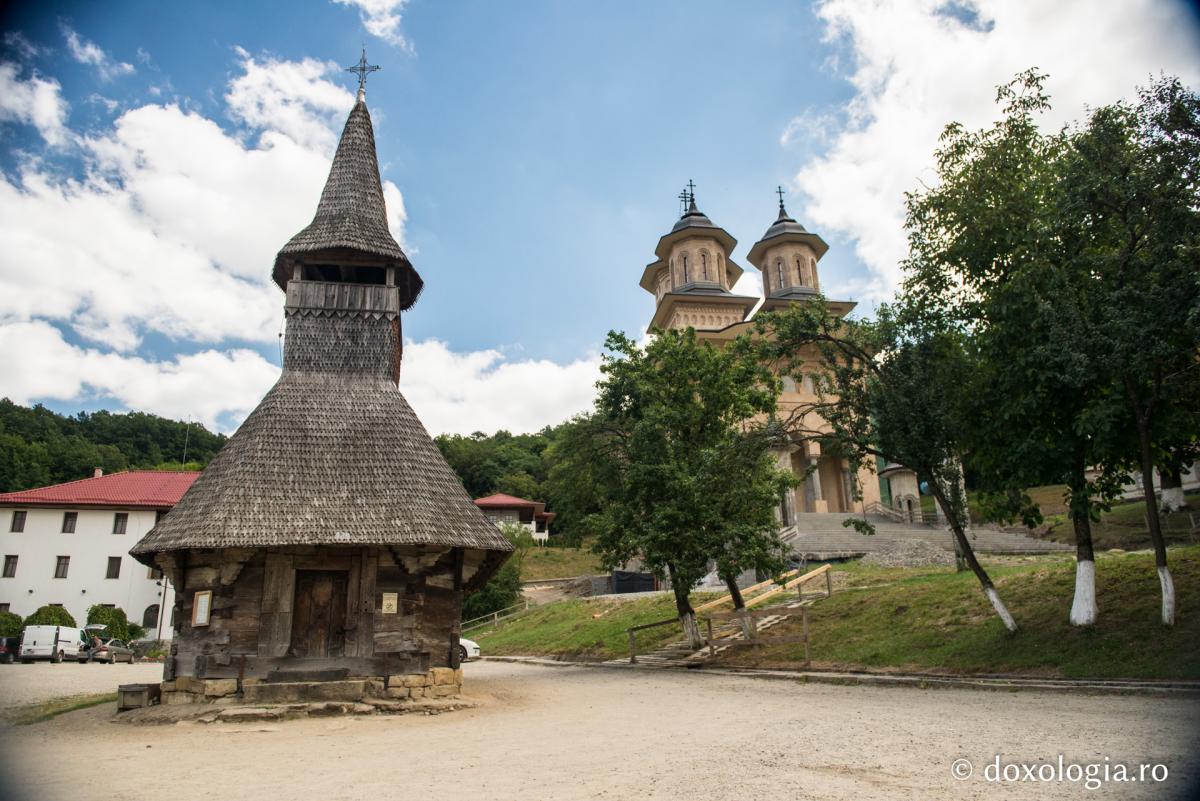 Sărbătoarea Învierii Domnului la Mănăstirea Nicula din Cluj | Centrul ...
